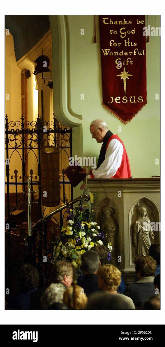 Dr. George Carey, Archbishop of Canterbury took his last service as ...