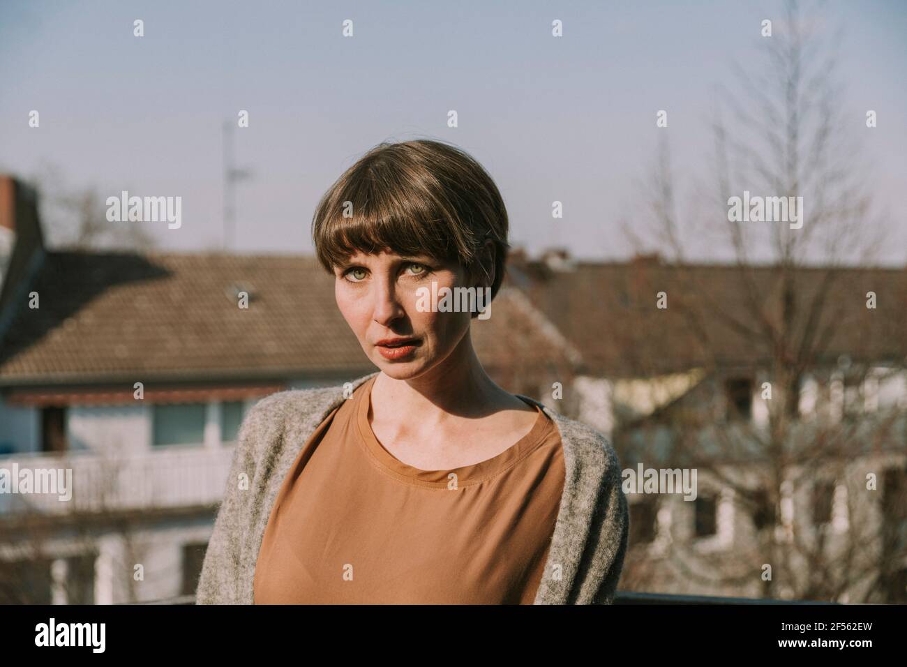 Serious building hi-res stock photography and images - Alamy