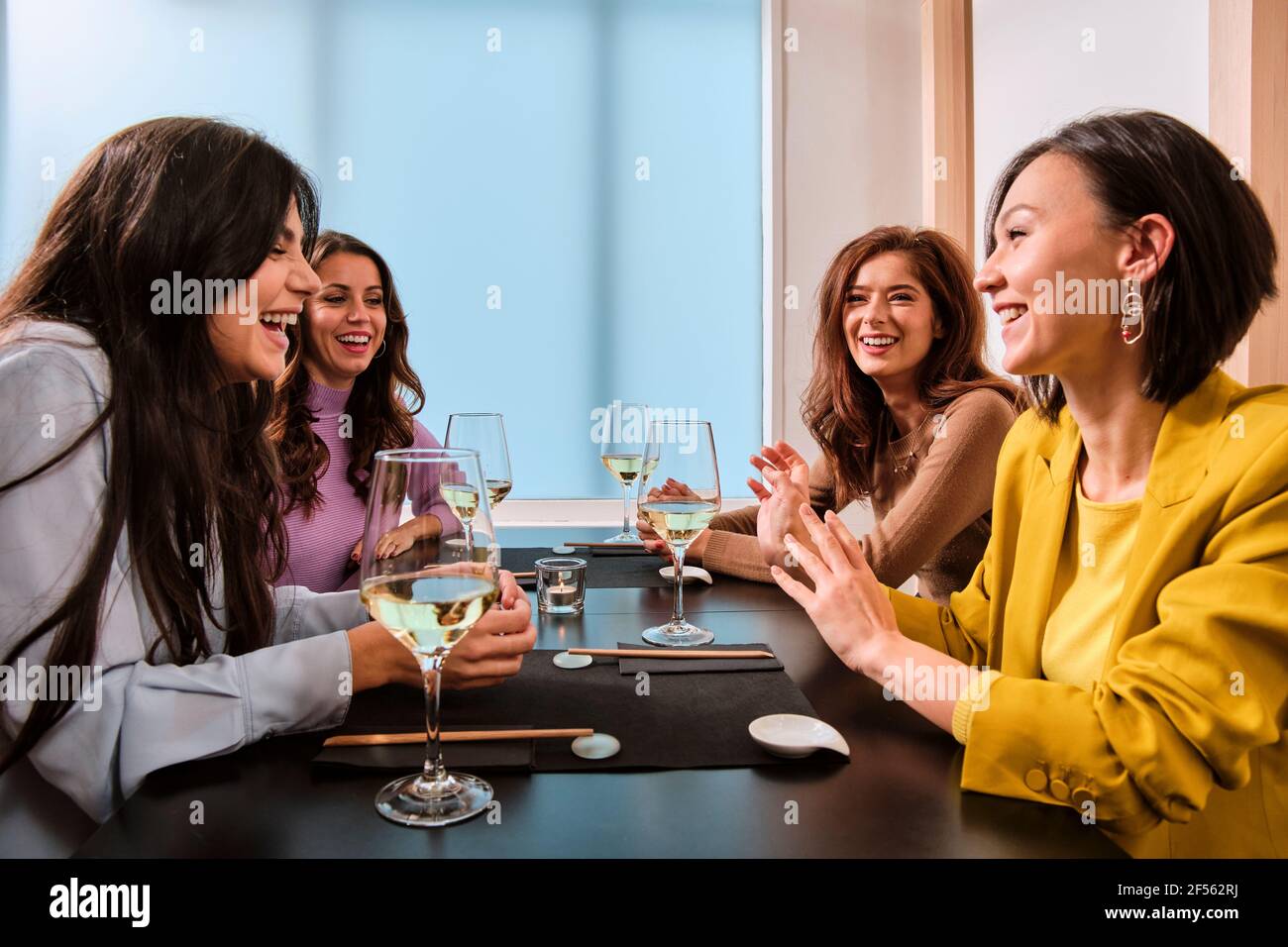 People laughing at dinner table hi-res stock photography and images - Alamy