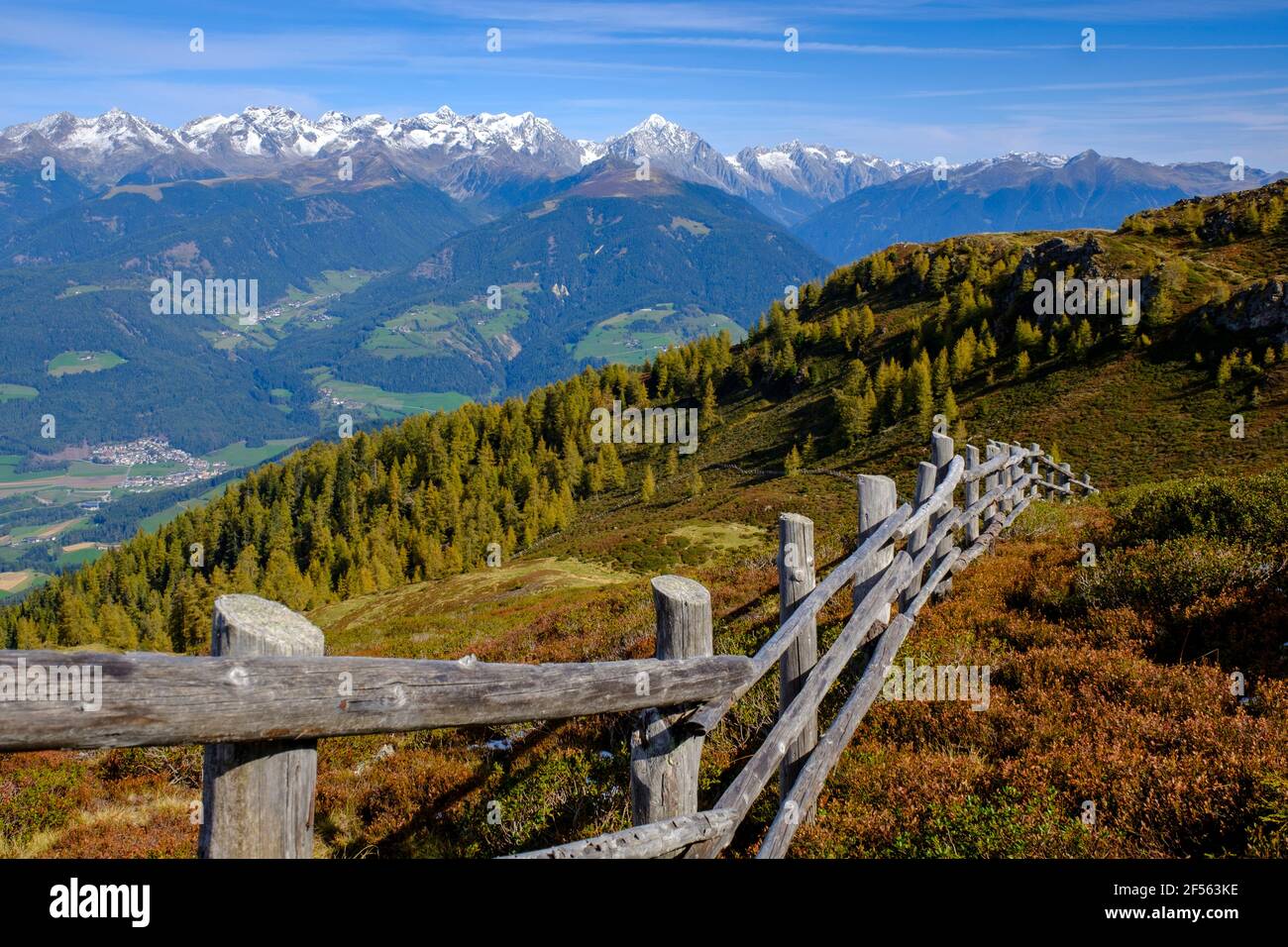 Italy fence hi-res stock photography and images - Alamy