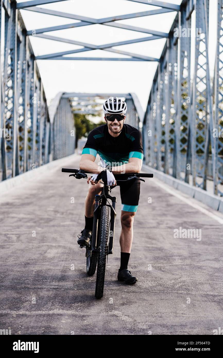 Male cyclist athlete hi-res stock photography and images - Alamy