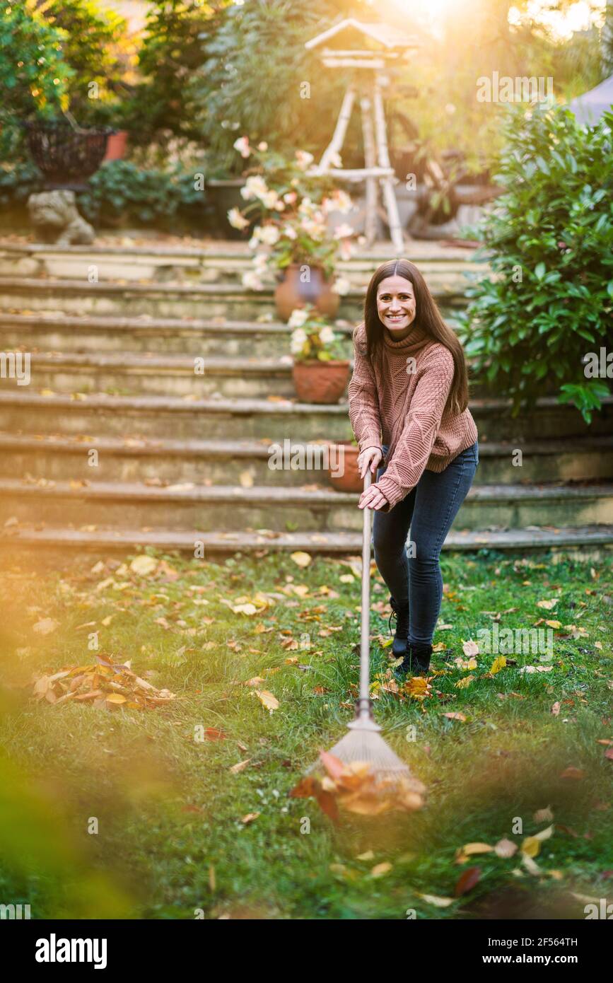 Sweeping garden hi-res stock photography and images - Alamy