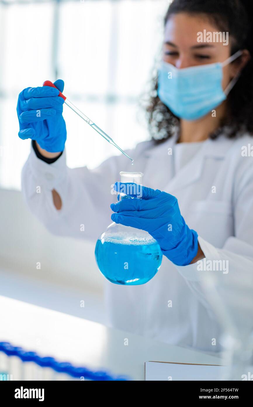Chemistry beaker hi-res stock photography and images - Alamy