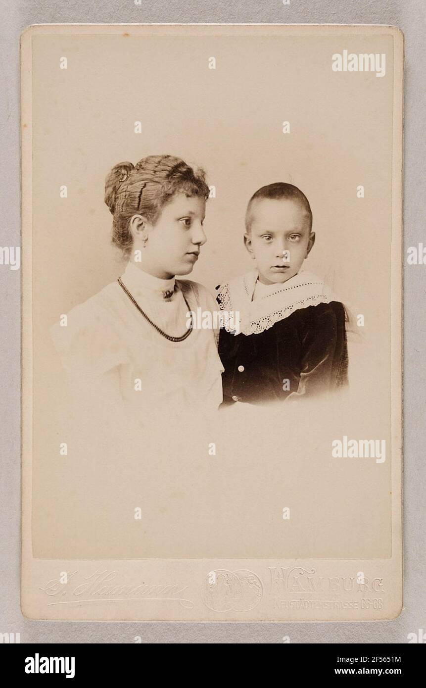 Historical sibling hi-res stock photography and images - Alamy