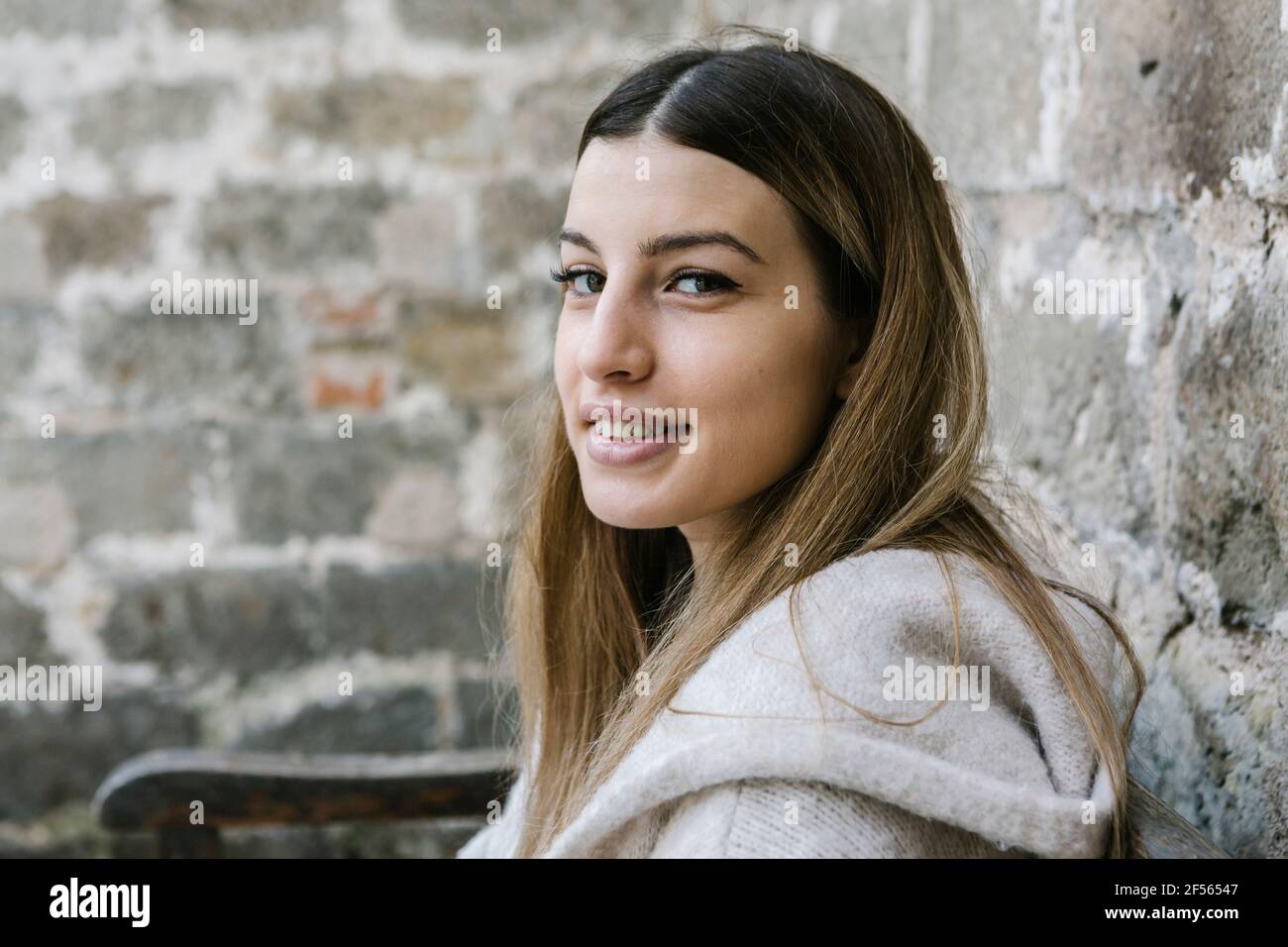 Woman wall hi-res stock photography and images - Alamy