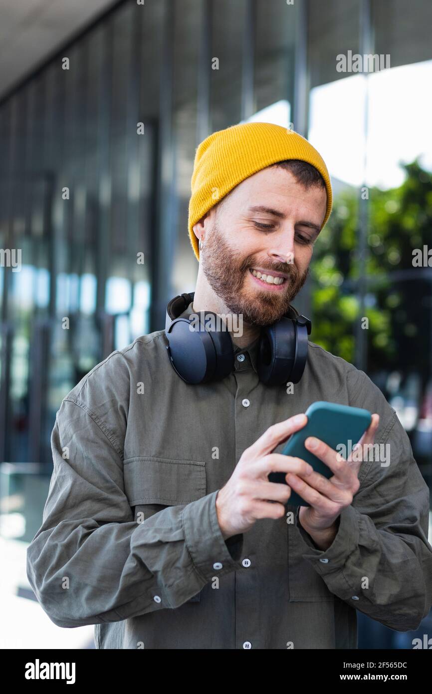 Hispanic man smiling using hi-res stock photography and images - Alamy