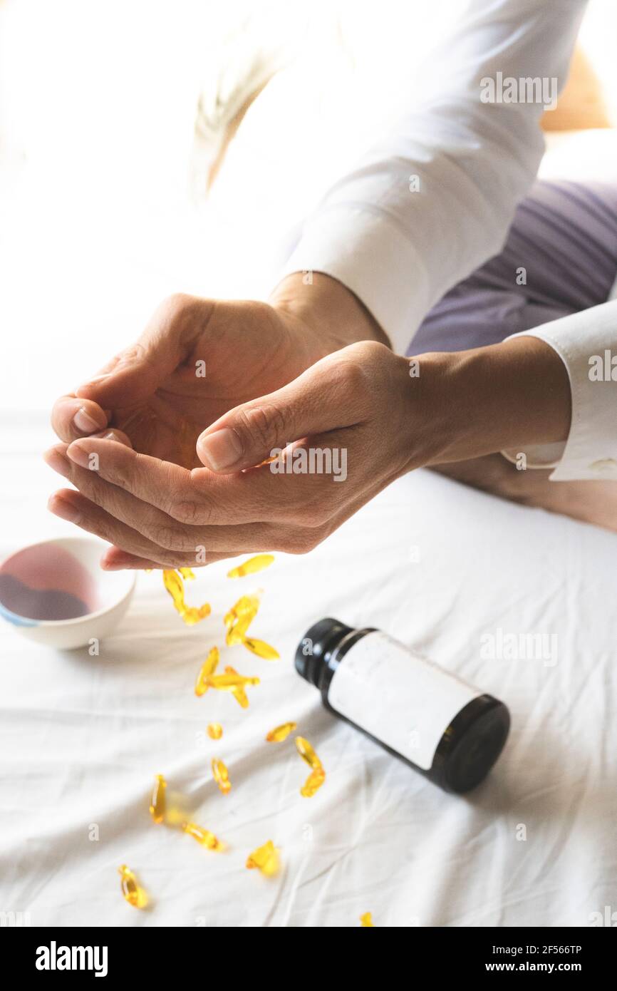 Woman vitamins bottle hi-res stock photography and images - Alamy