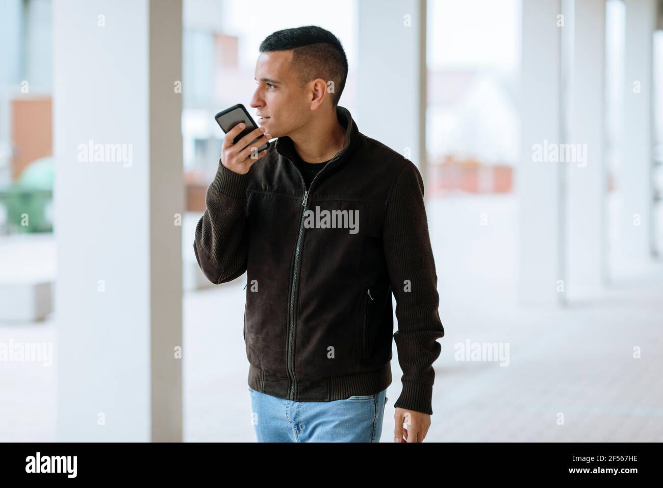 Front view man walking sending hi-res stock photography and images - Alamy