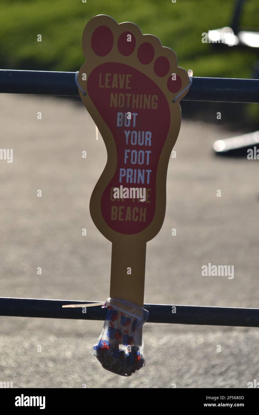 Keeping beaches clean hi-res stock photography and images - Alamy