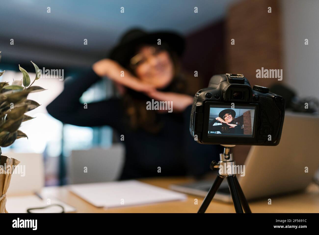 Filming camera hi-res stock photography and images - Alamy