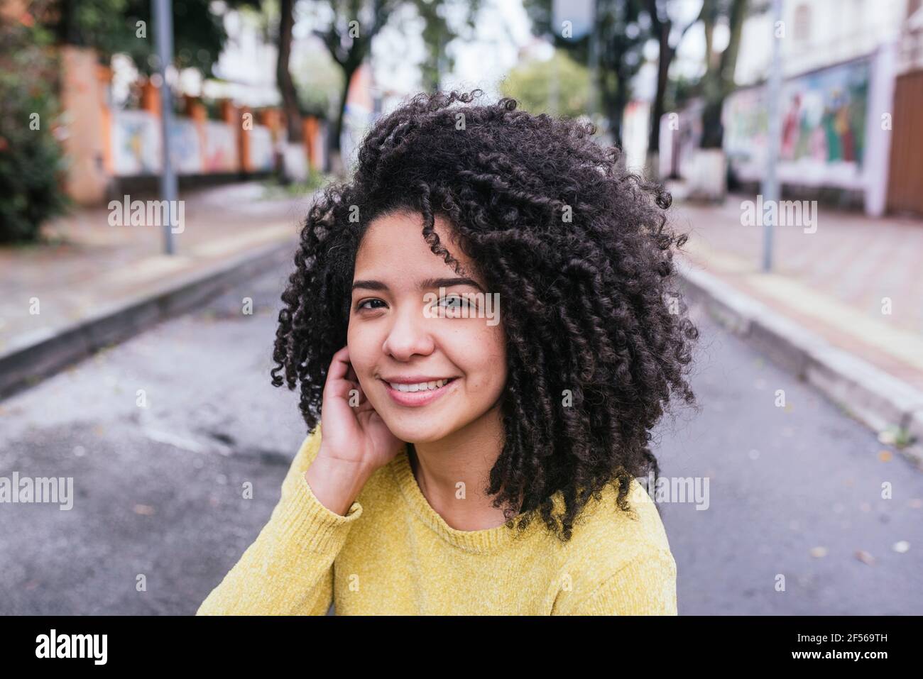 Curly road hi-res stock photography and images - Alamy
