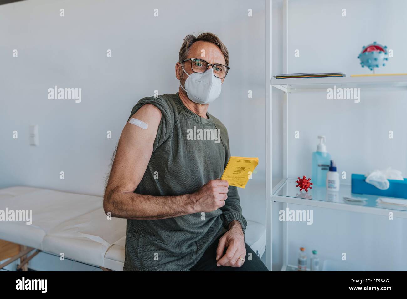 Injection arm mask hi-res stock photography and images - Alamy