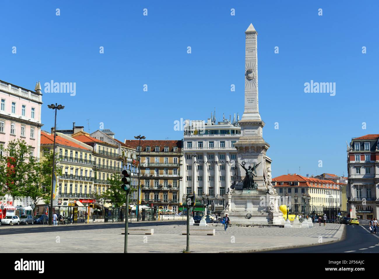 Restauradores Square (Praca dos Restauradores) and Monument to the ...
