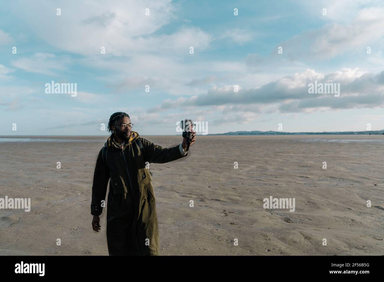 Influencer beach hi-res stock photography and images - Alamy