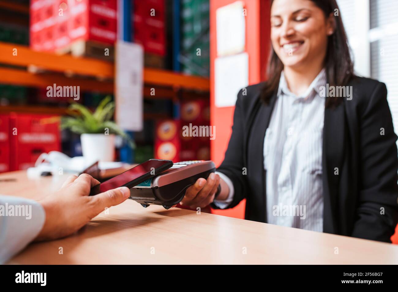 Customer factory hi-res stock photography and images - Alamy