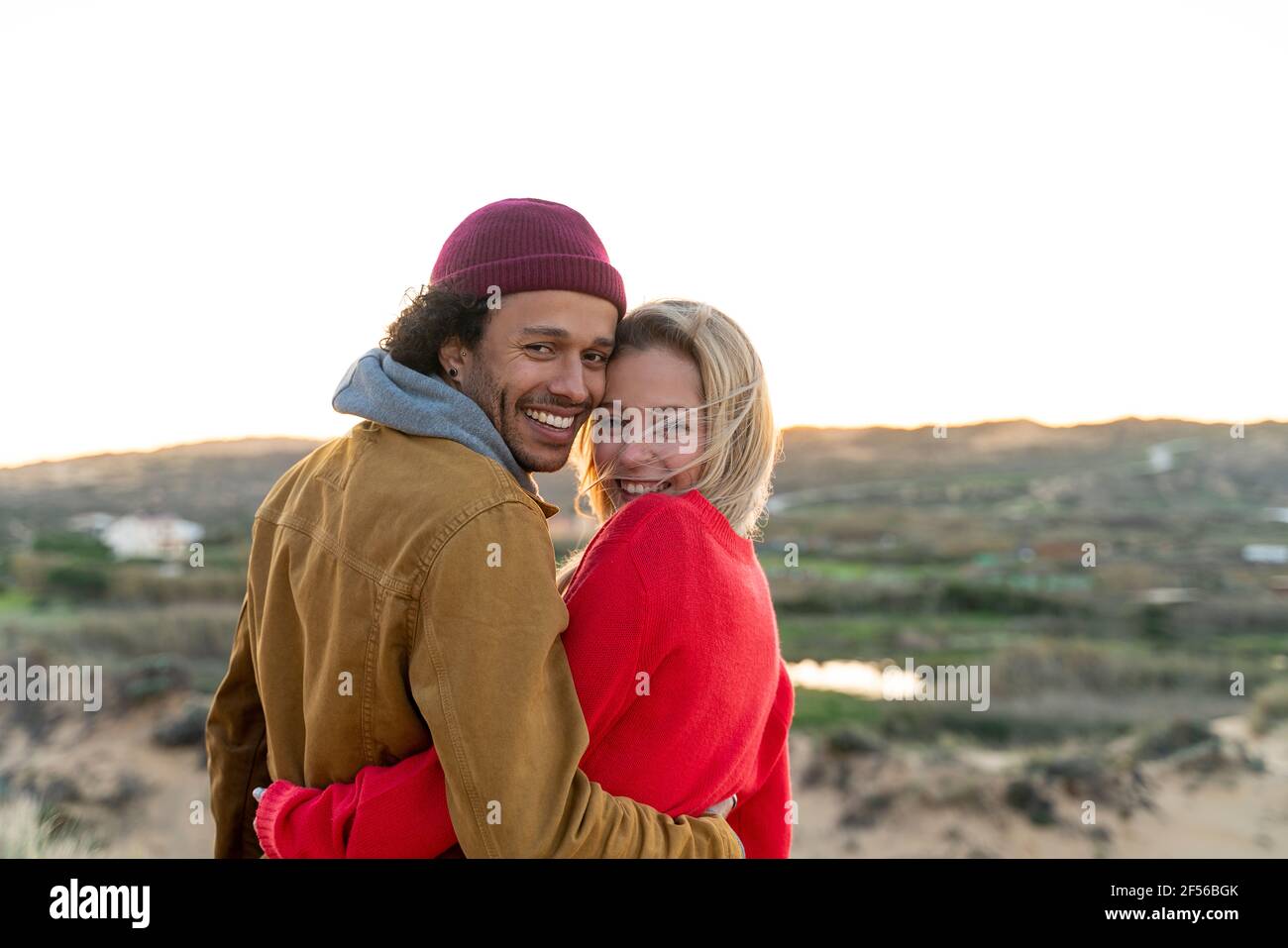 Arm around shoulder hi-res stock photography and images - Alamy