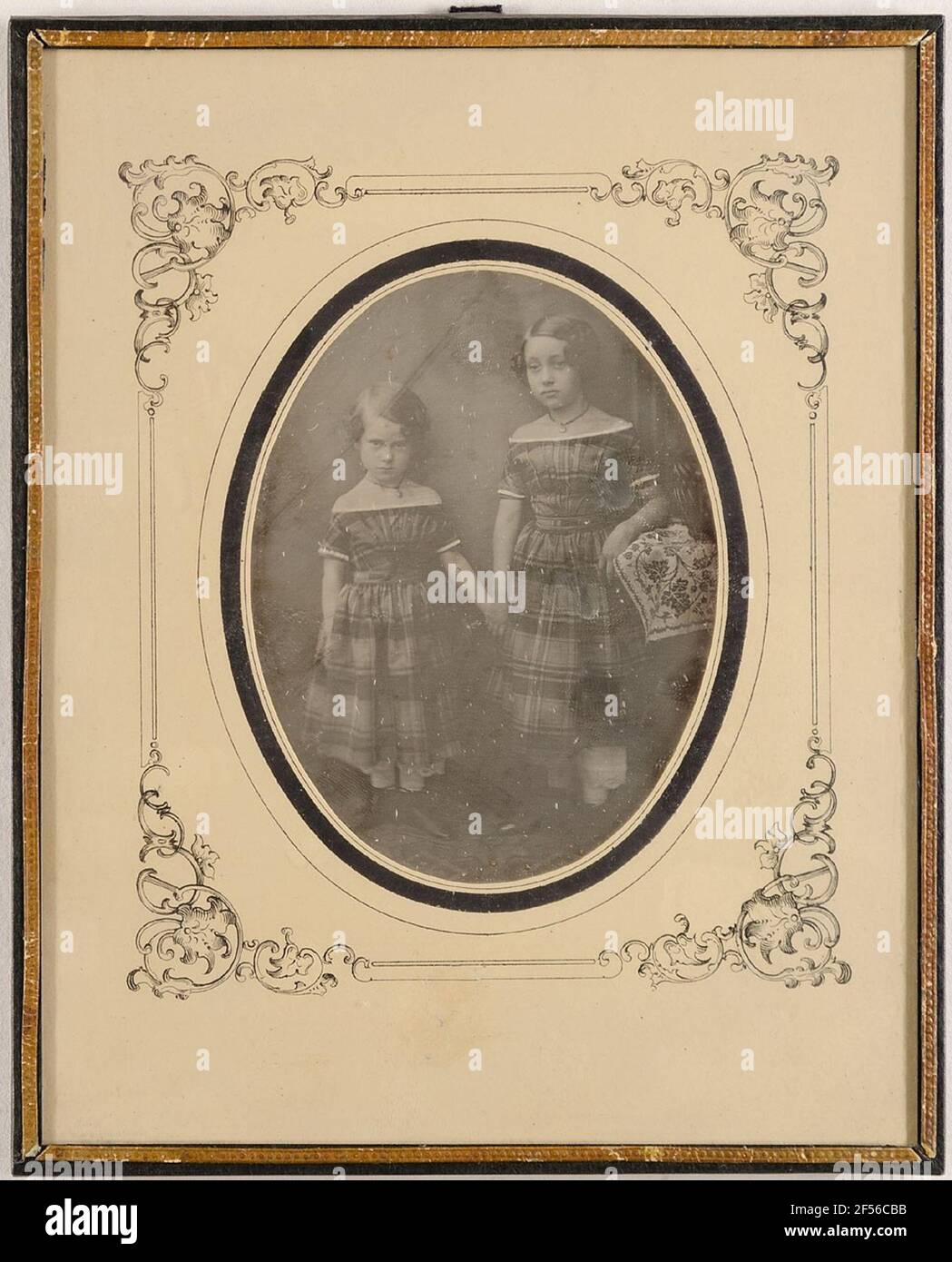 Two unknown children hi-res stock photography and images - Alamy