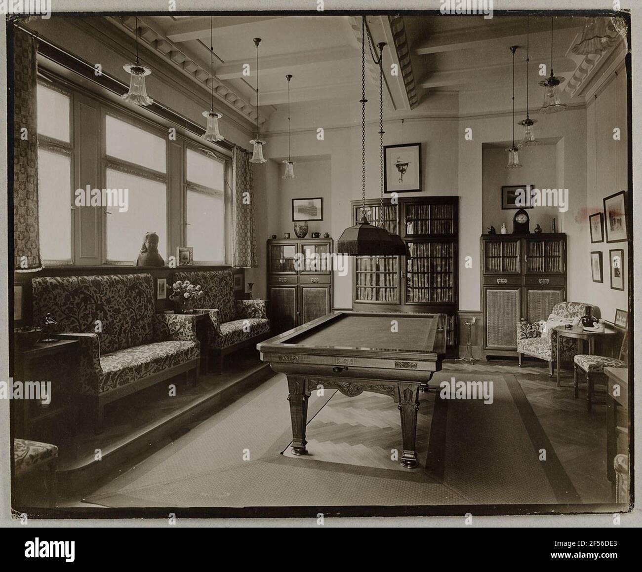 Billiard room Stock Photo - Alamy