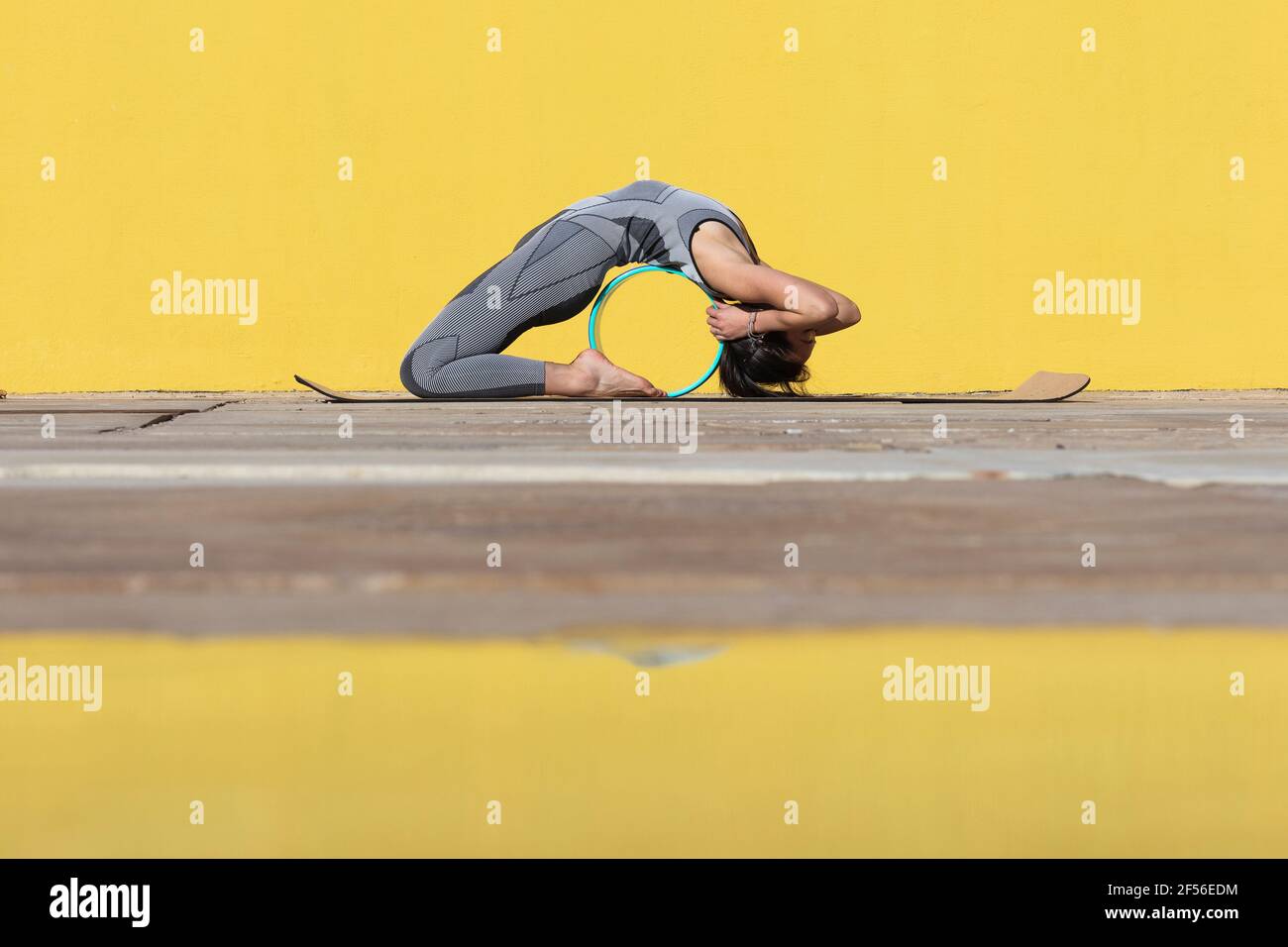 Young woman bending over backwards hi-res stock photography and images ...