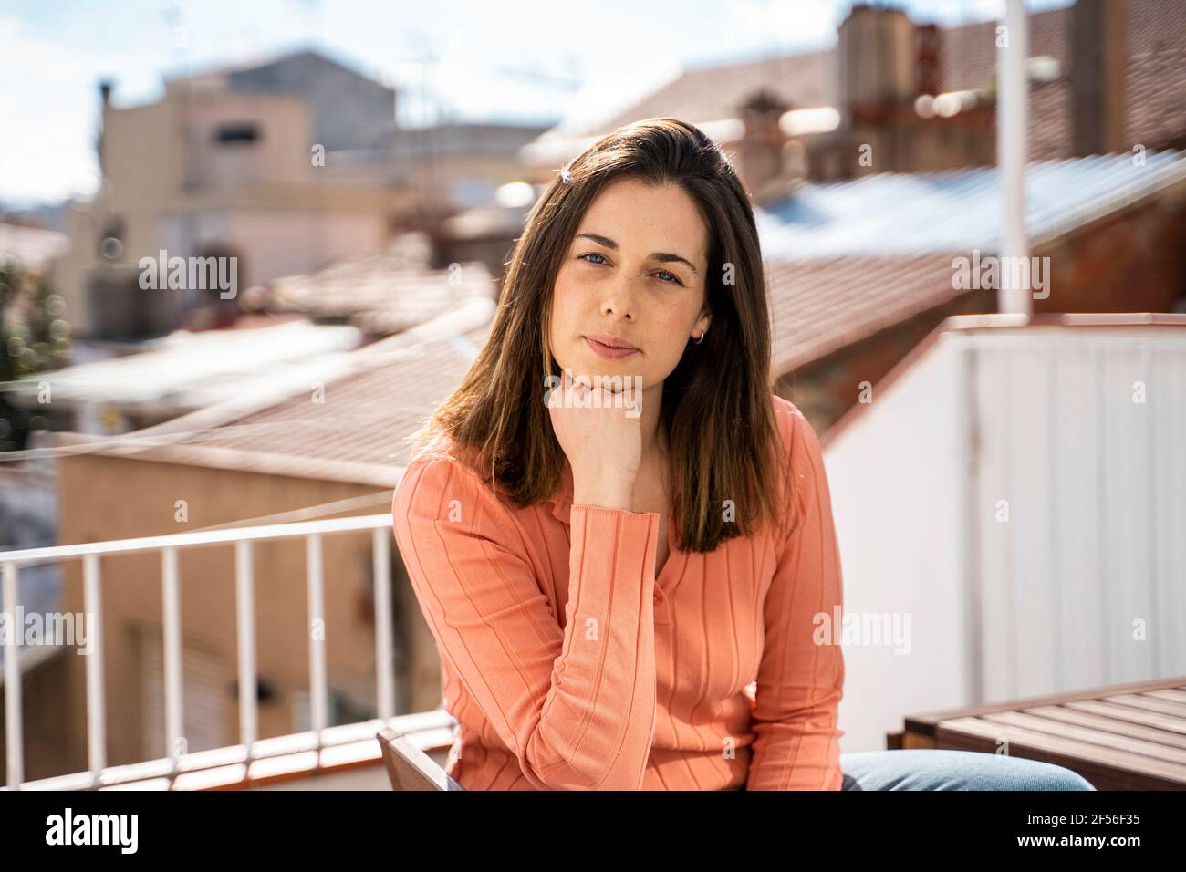 Sitting staring blank hi-res stock photography and images - Alamy