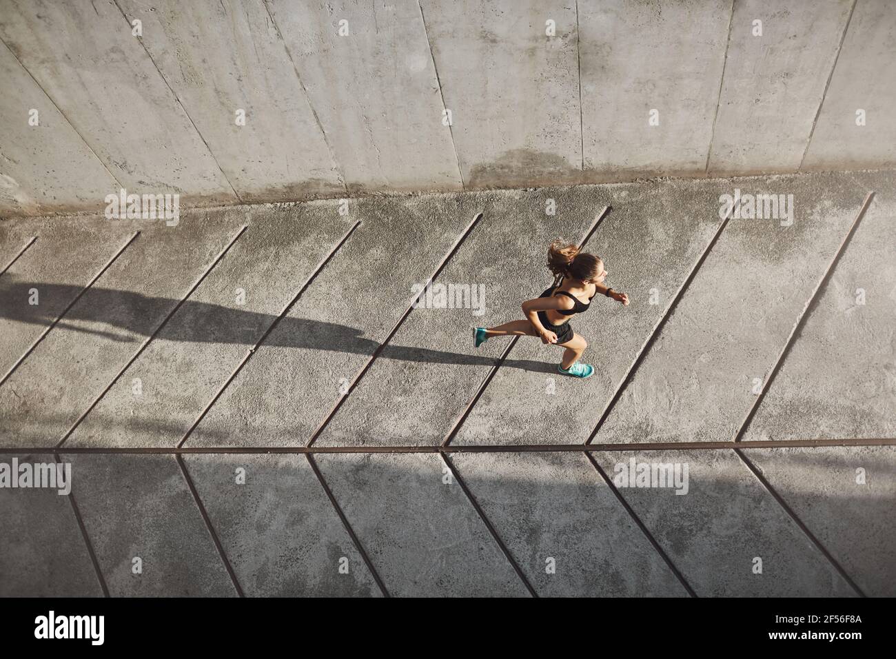 Woman running track overhead hi-res stock photography and images - Alamy