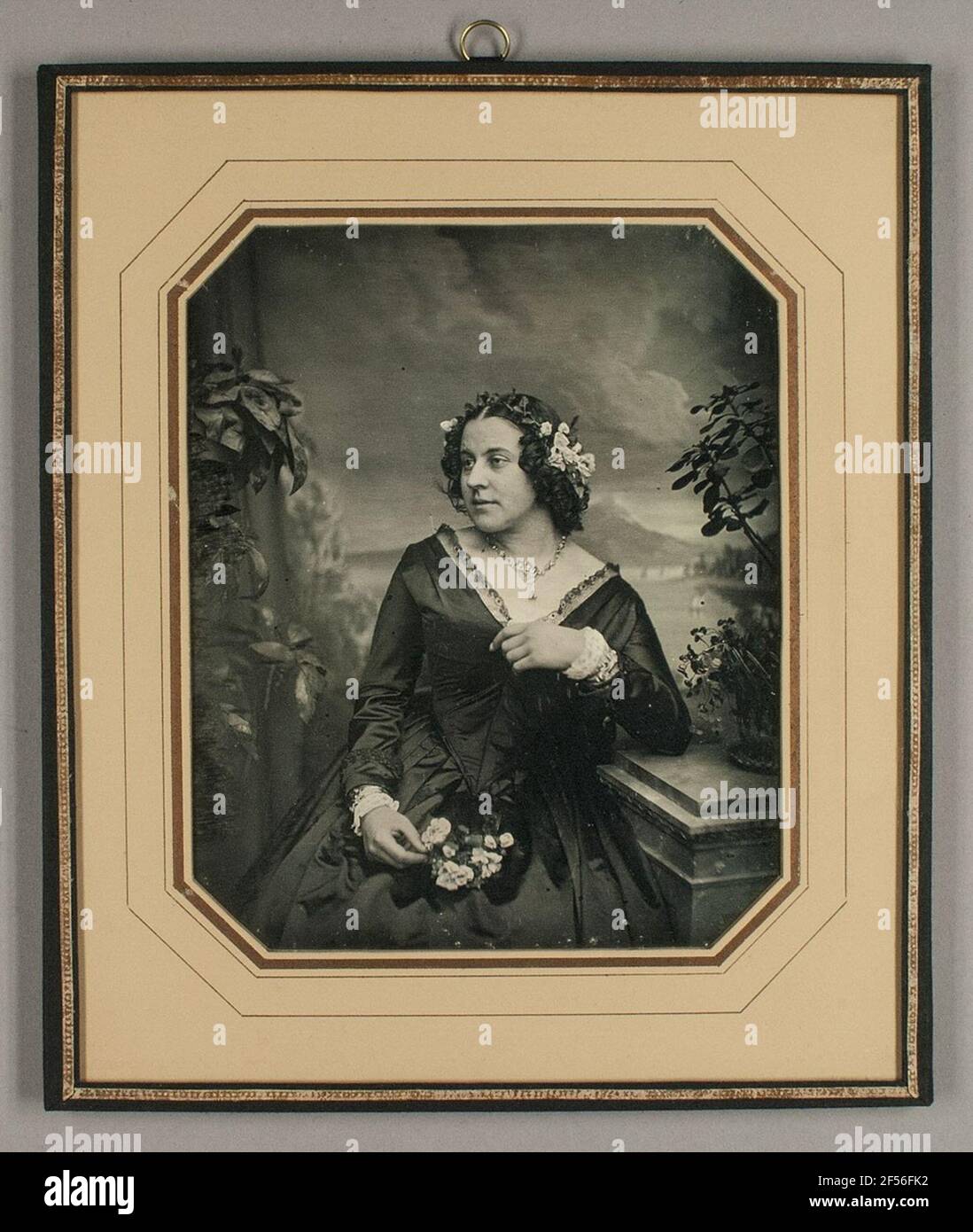 Portrait of an actress. Donation Emil Stelzner Stock Photo - Alamy