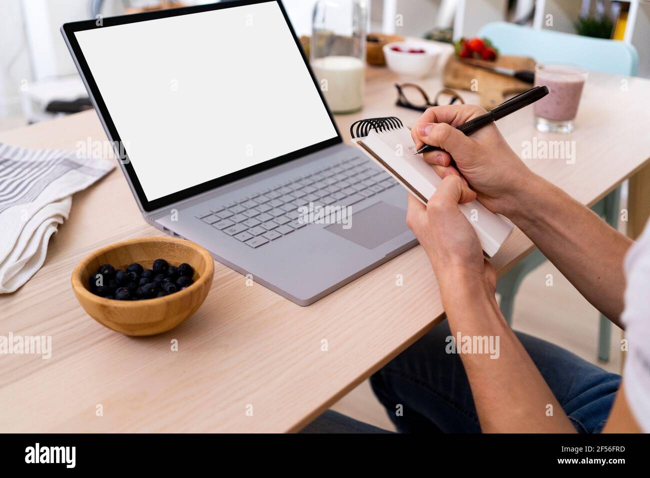 Kitchen note hi-res stock photography and images - Alamy