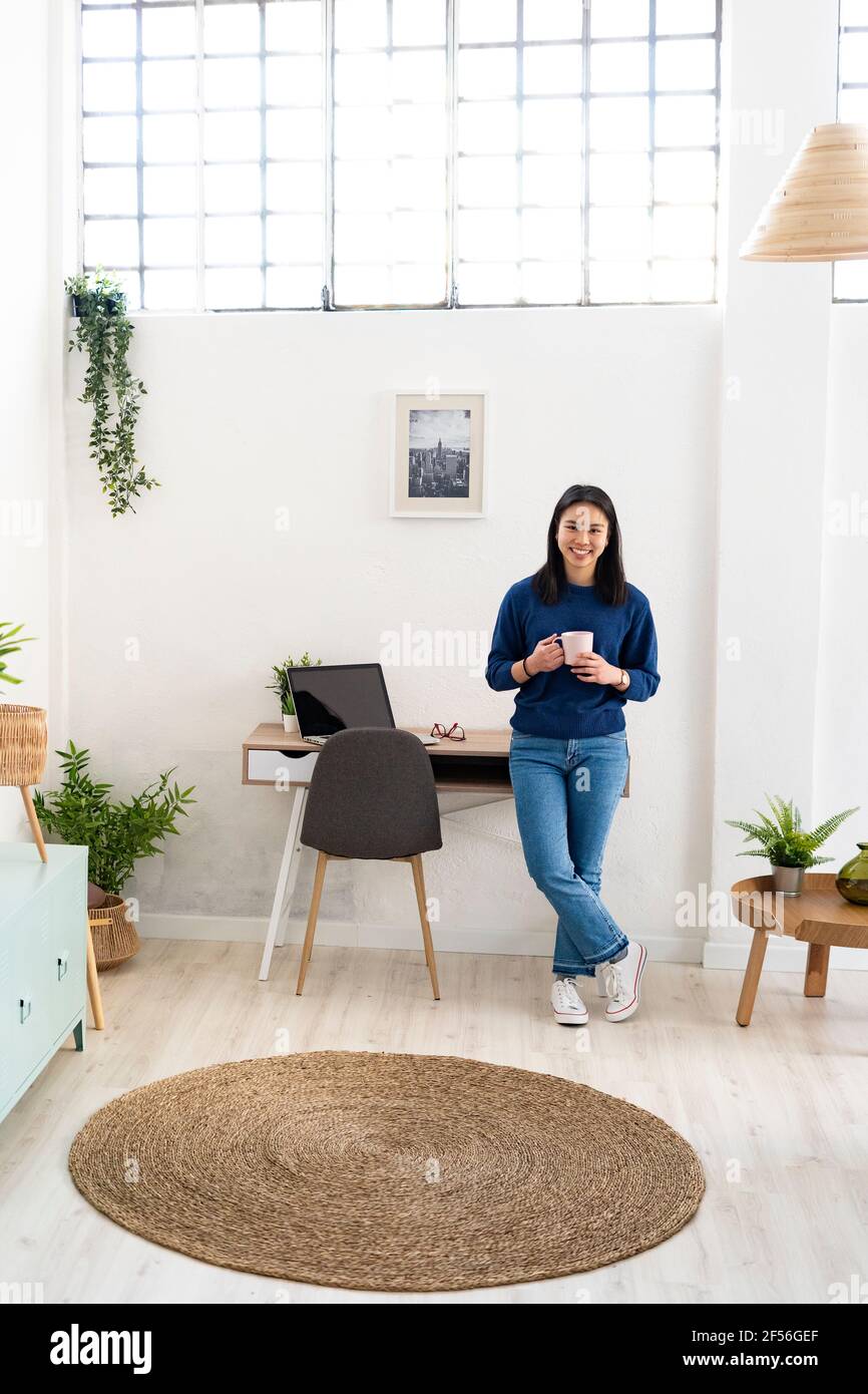 Carpet coffee table hi-res stock photography and images - Alamy