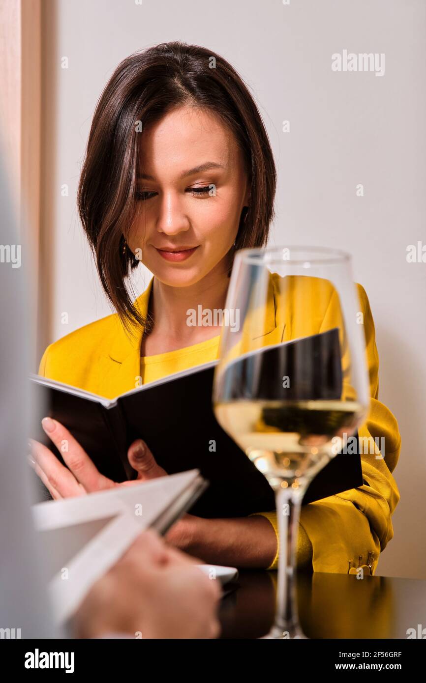 Reading restaurant hi-res stock photography and images - Alamy