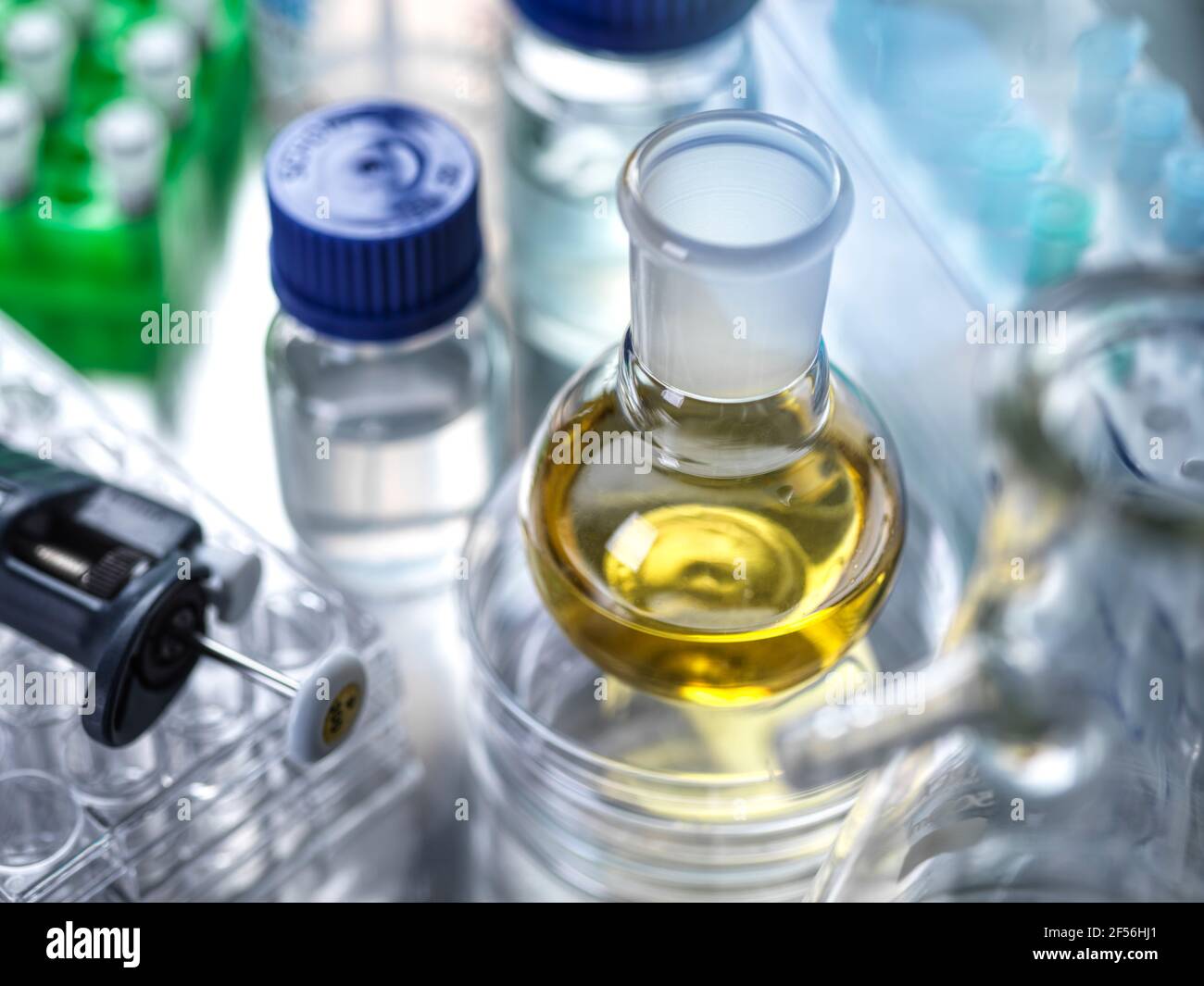 Laboratory glassware liquid hi-res stock photography and images - Alamy