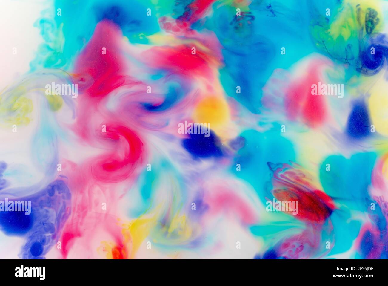 Mixing coloured liquids hi-res stock photography and images - Alamy