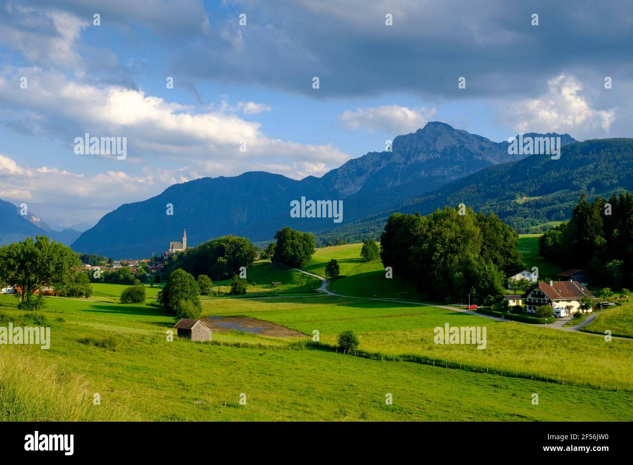 Lush green scenery hi-res stock photography and images - Alamy