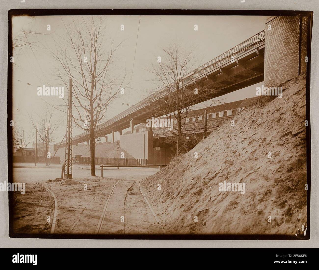 Bridge hochbahn hamburg hi-res stock photography and images - Alamy