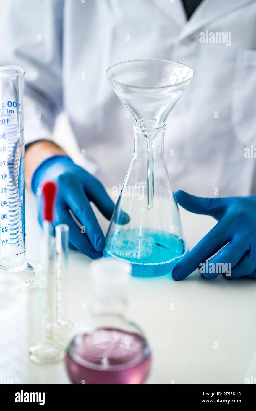 Measuring flask hi-res stock photography and images - Alamy