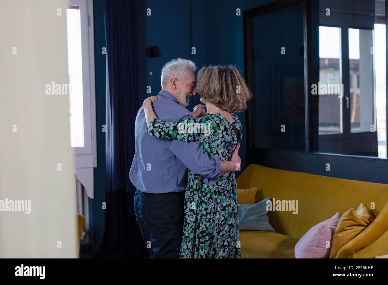 Image smiling loving couple hi-res stock photography and images - Alamy