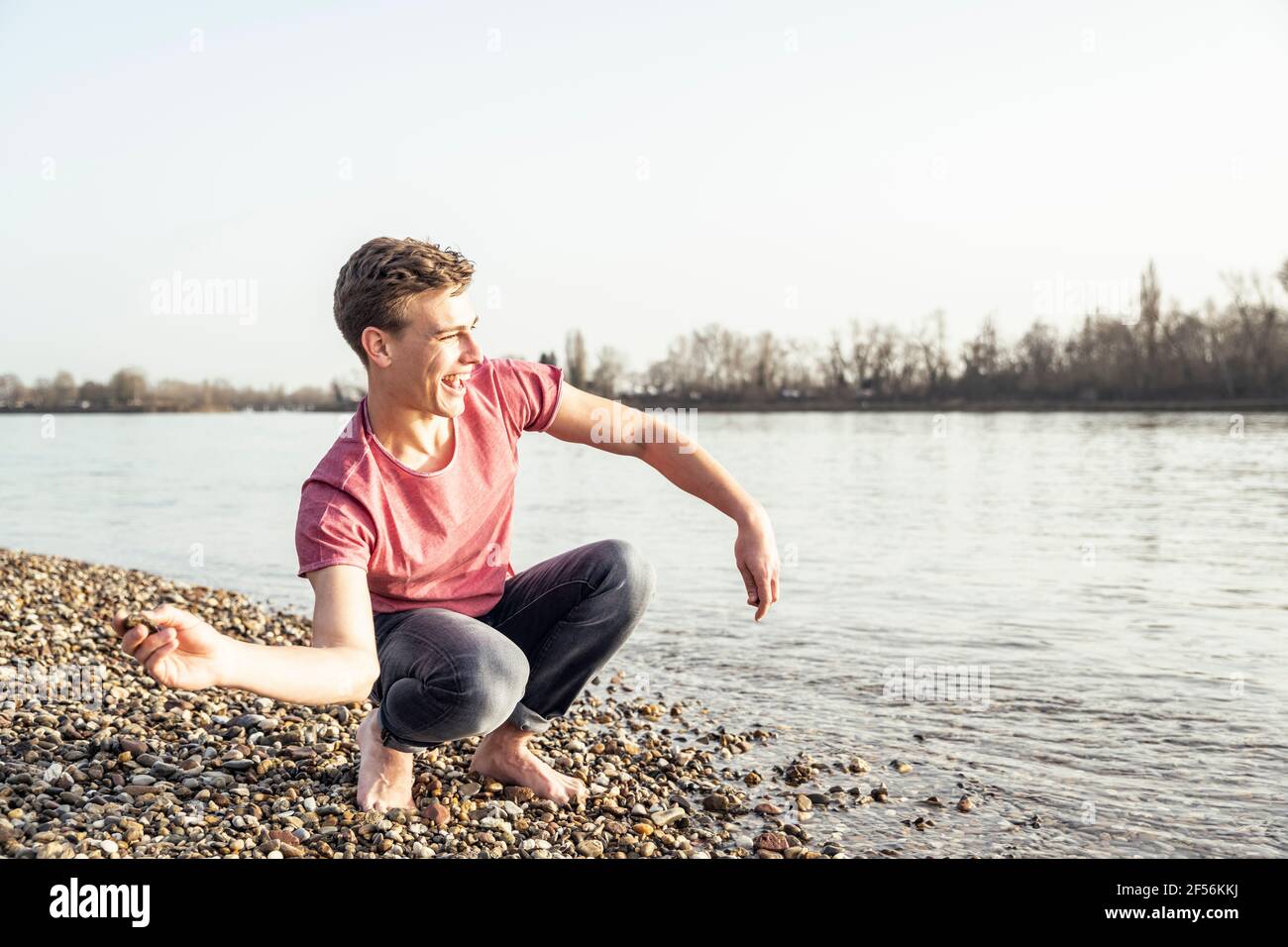 Pebble lakeshore hi-res stock photography and images - Alamy