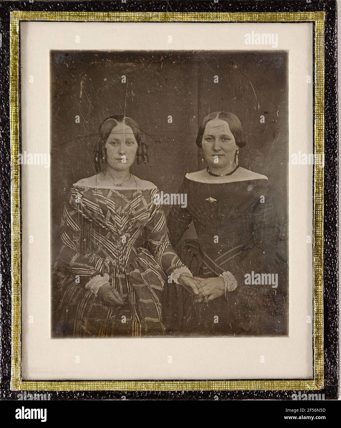 Portrait two women unknown hi-res stock photography and images - Alamy