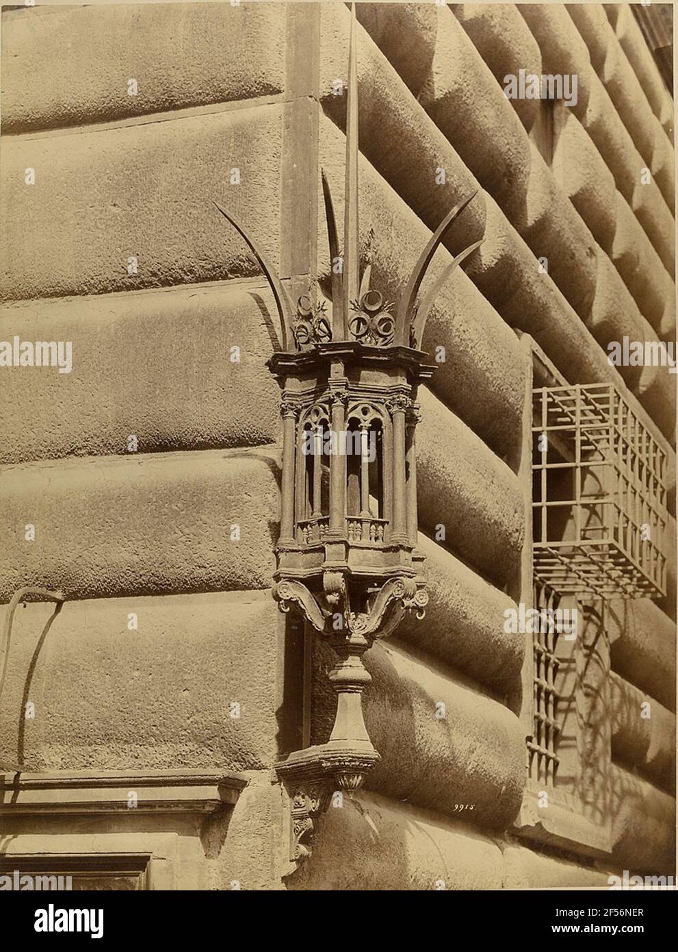 Wrought-iron lantern on the Palazzo Strozzi, Florence Stock Photo - Alamy