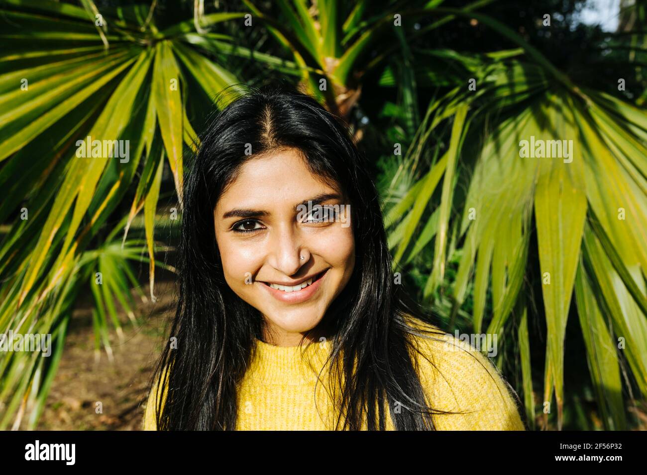 Portrait indian woman against tree hi-res stock photography and images ...