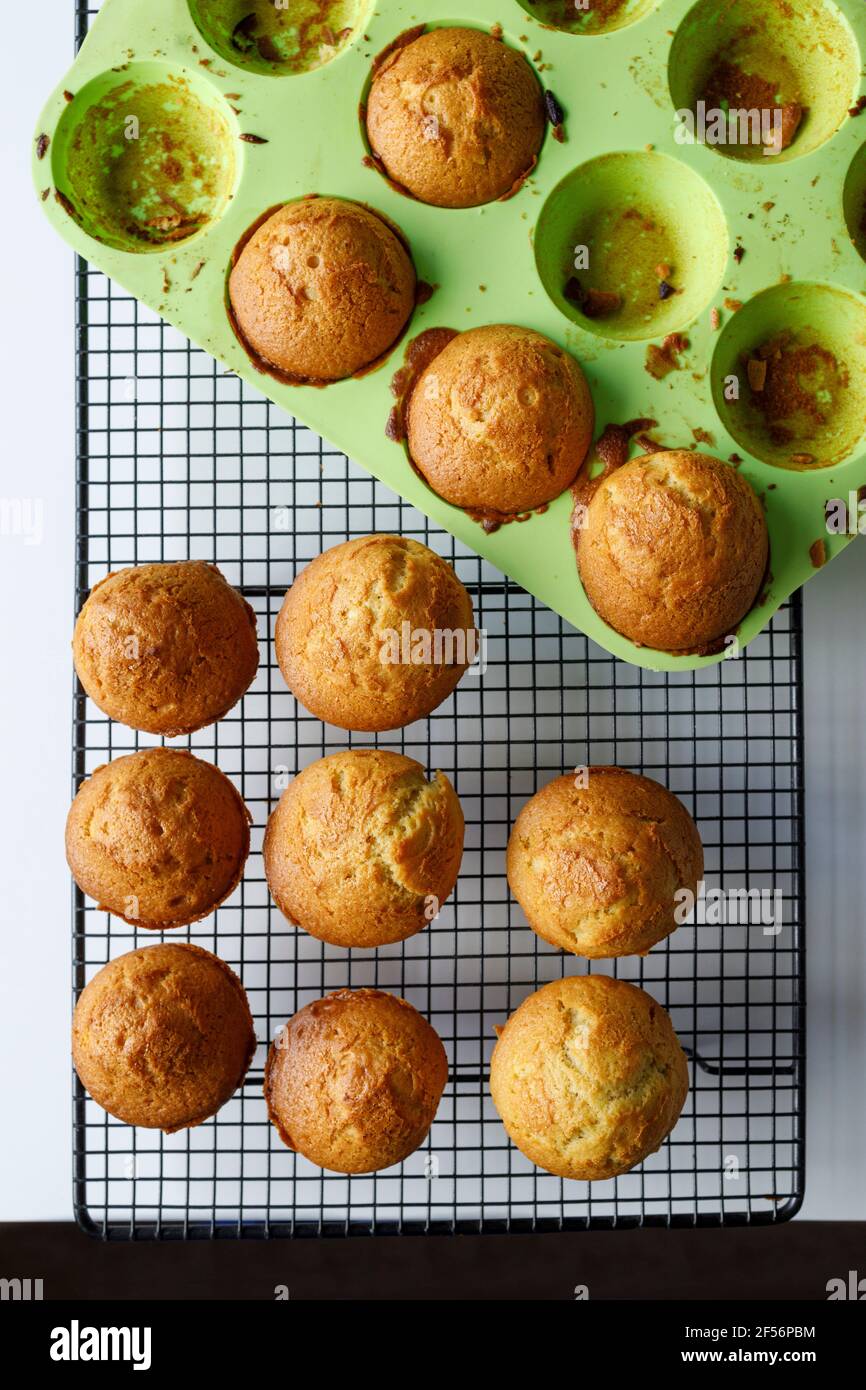 Cupcakes tray hi-res stock photography and images - Alamy