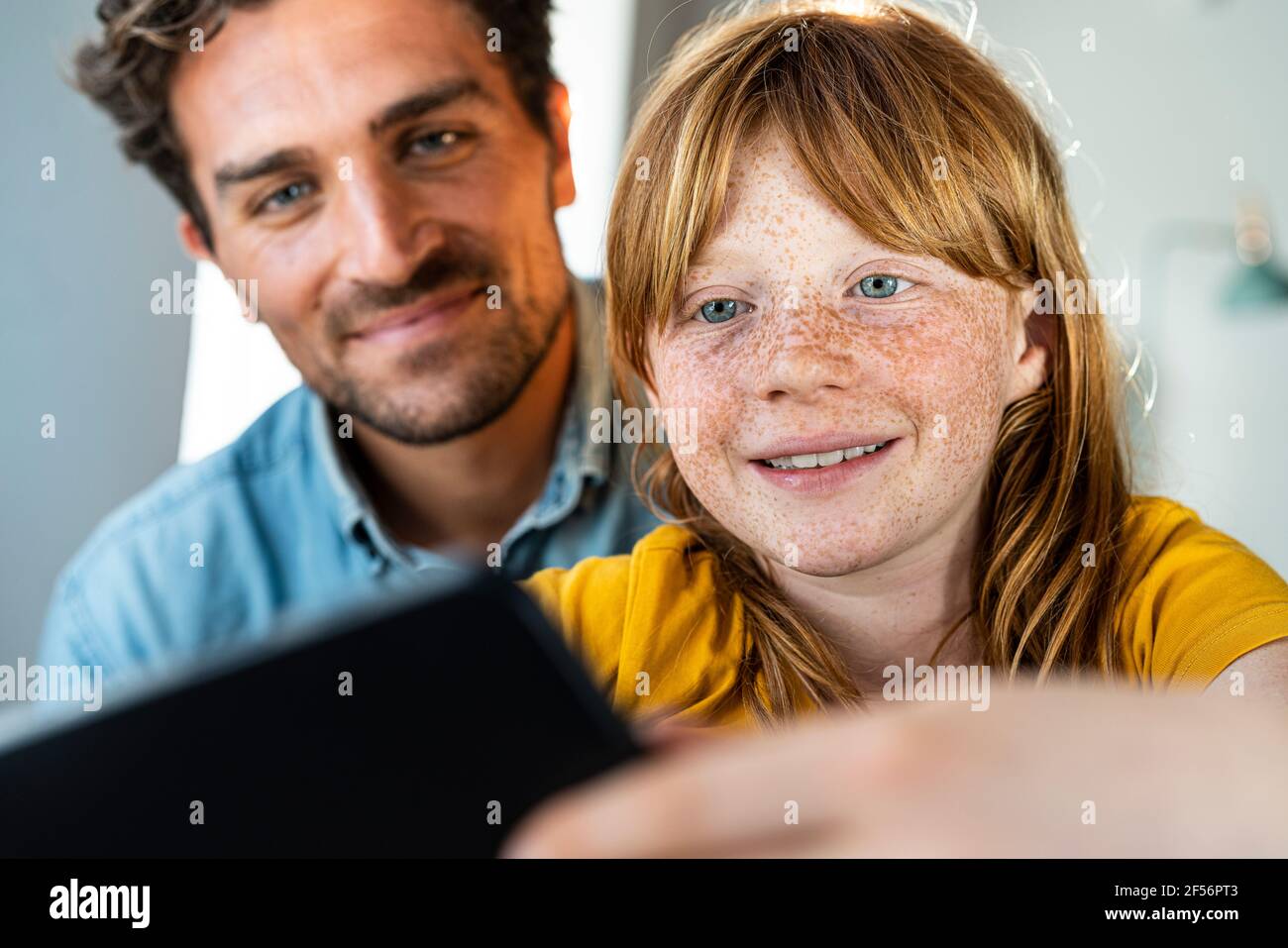 Father cute smiling daughter hi-res stock photography and images - Alamy