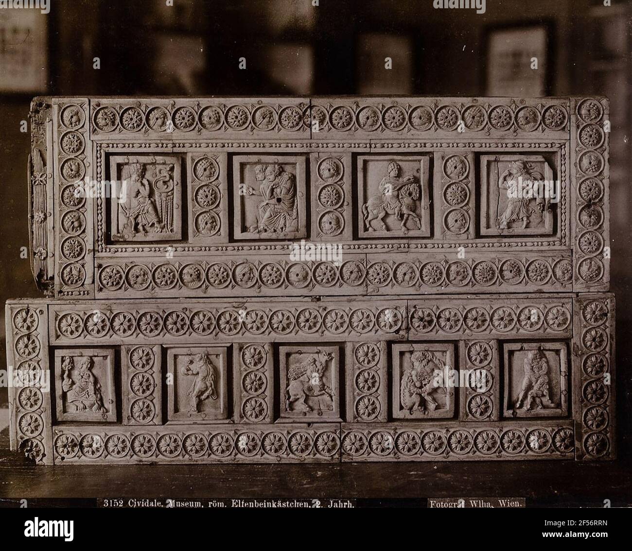 Ivory box hi-res stock photography and images - Alamy