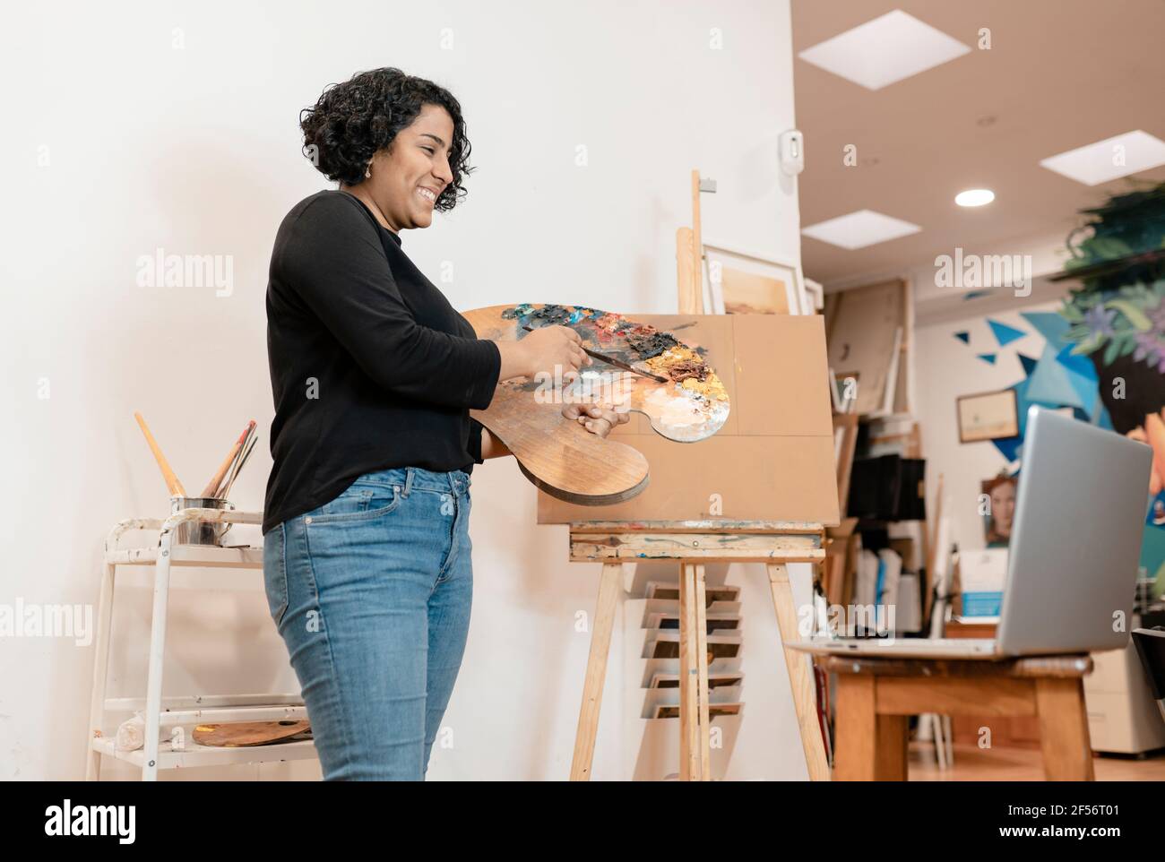 Female artist holding color palette hi-res stock photography and images ...