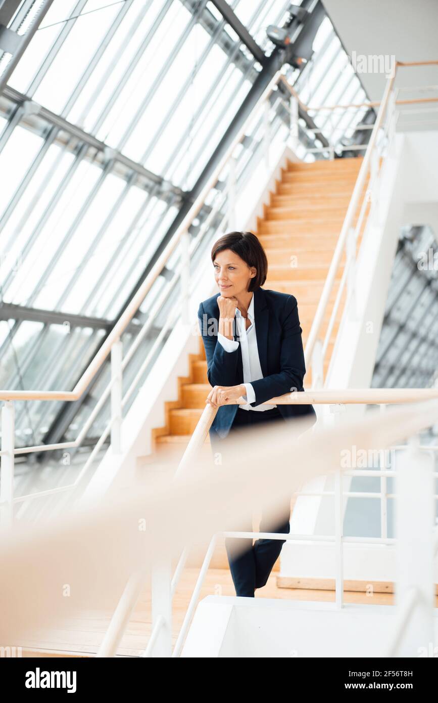 Leaning over railing hi-res stock photography and images - Alamy