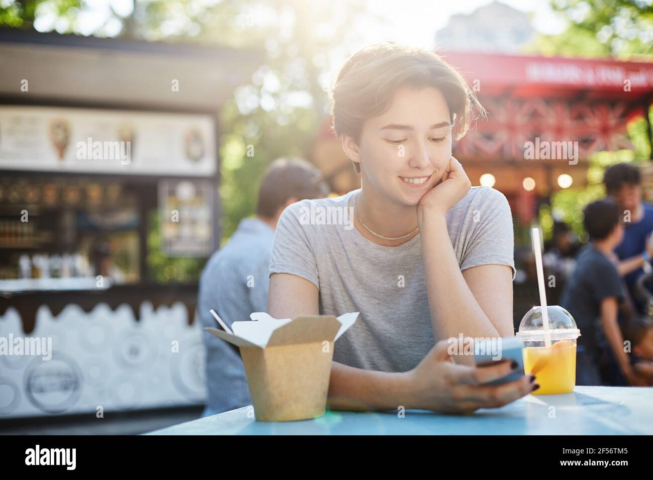 Scrolling while eating hi-res stock photography and images - Alamy