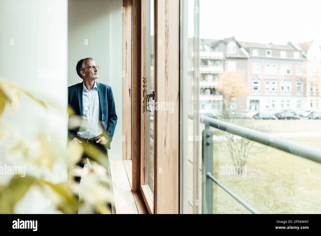 Man looking window office exterior hi-res stock photography and images ...