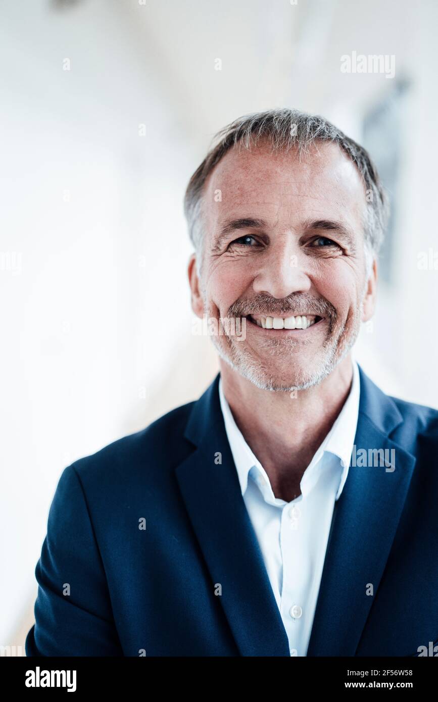 Male executive standing eyes hi-res stock photography and images - Alamy