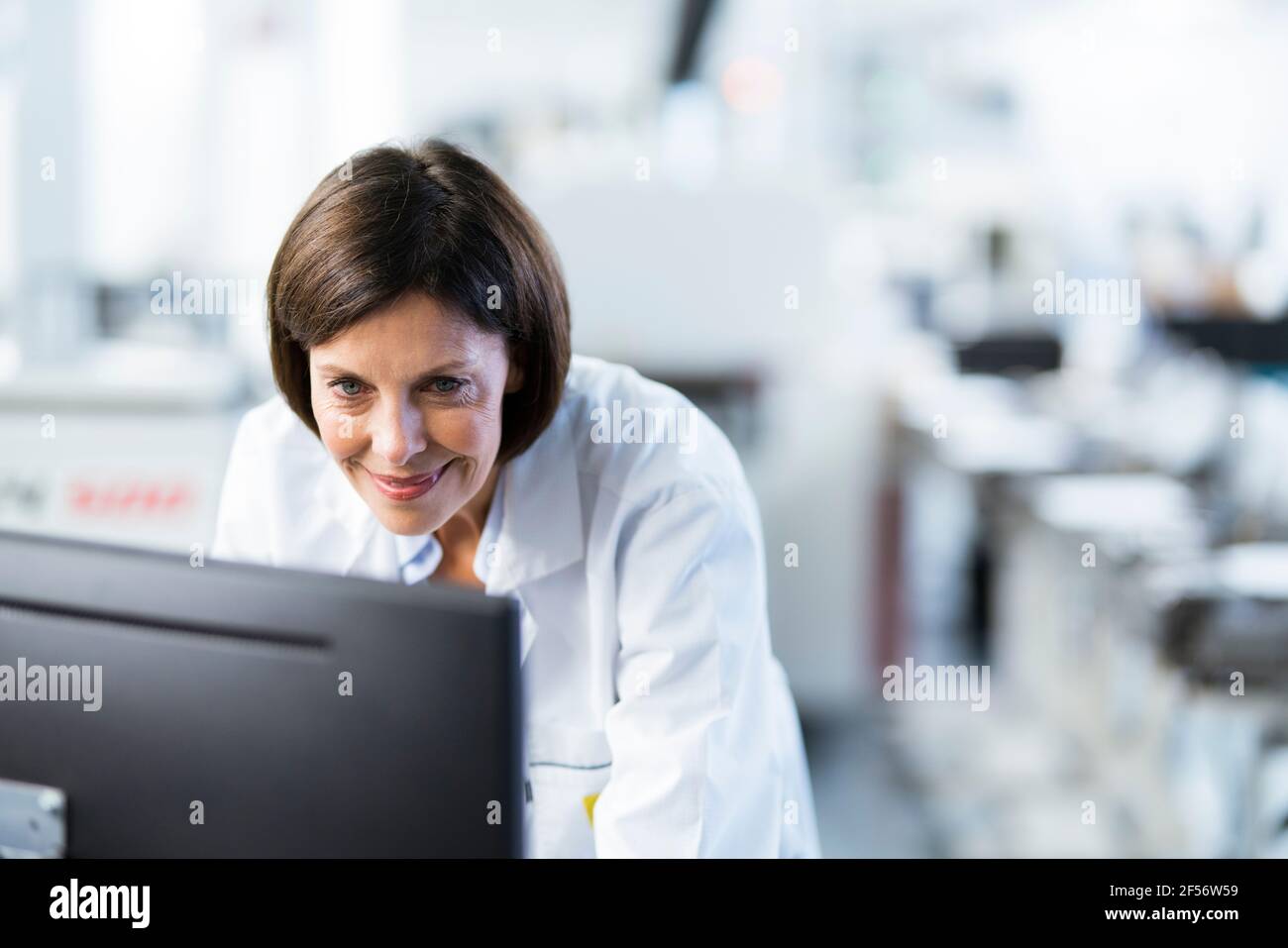 Engineer computer hi-res stock photography and images - Alamy