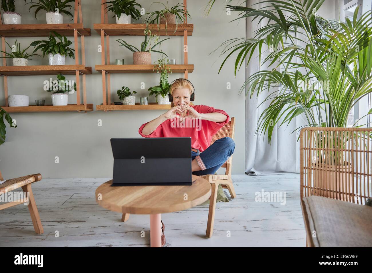 Person making video call hi-res stock photography and images - Alamy