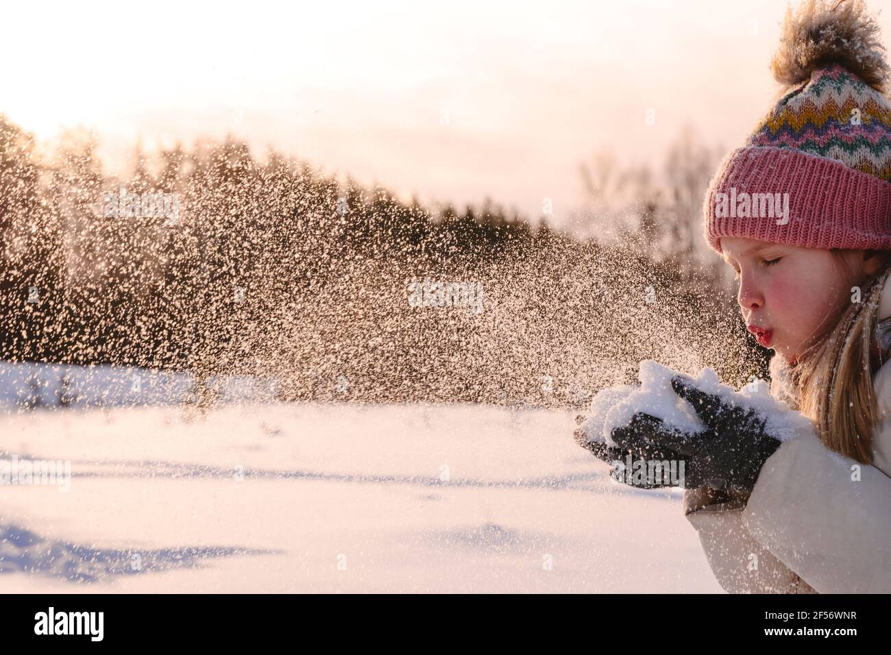 Children in warm clothing snow hi-res stock photography and images - Alamy
